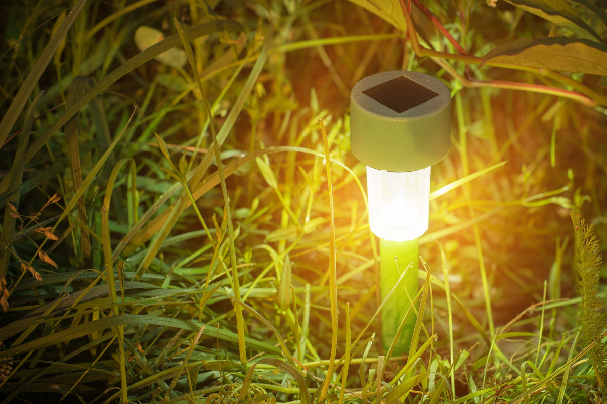 Super Bright Solar Outdoor Lights — True Lumens™ | Sharper Designs, Inc